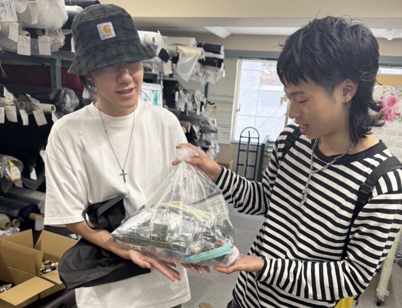 SDGsの取り組みの一環でクロップオザキを訪問してくれました。【2025年8月1日 華服飾専門学校】 | アパレル副資材・OEM縫製委託なら株式会社クロップオザキ